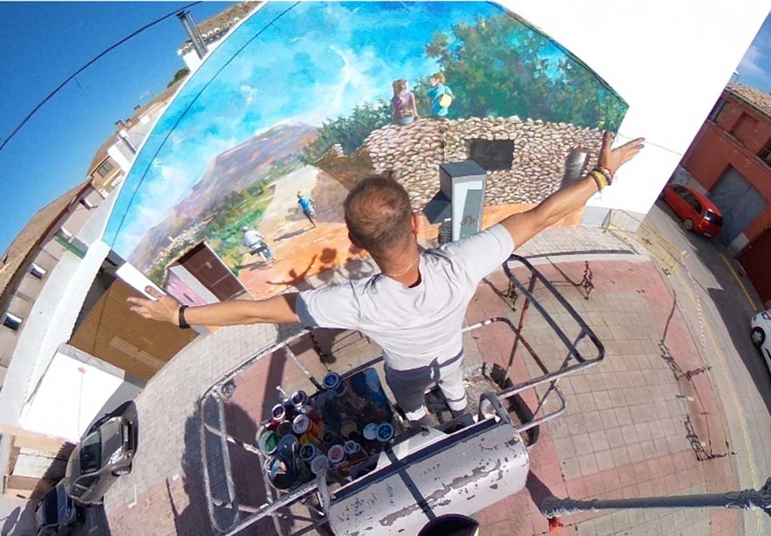 Albert Sesma pone color a las calles de Buñuel